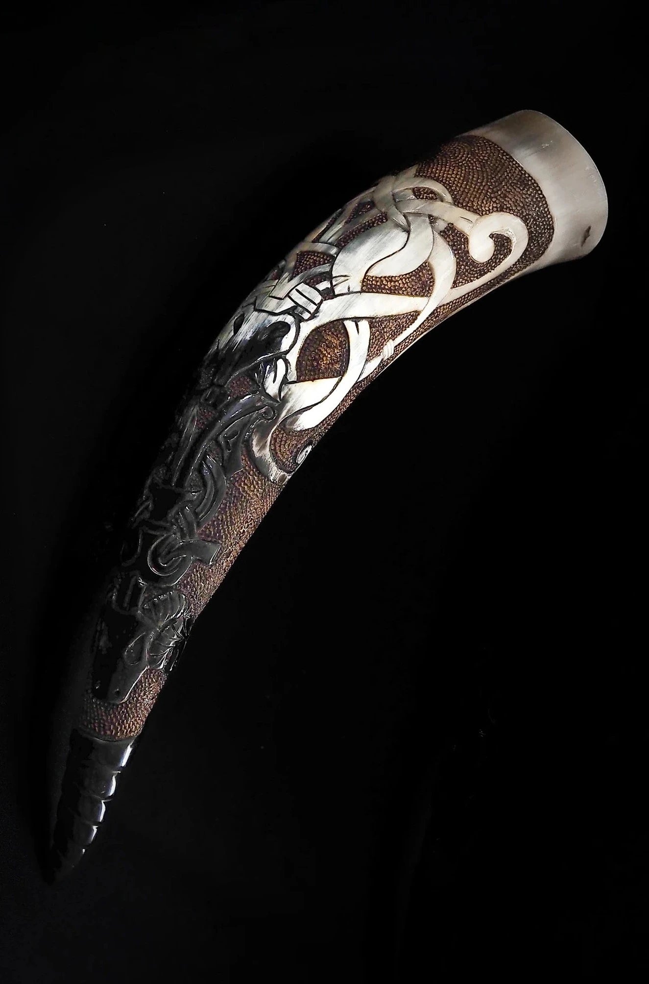 Deep carved horn, Ram knotwork