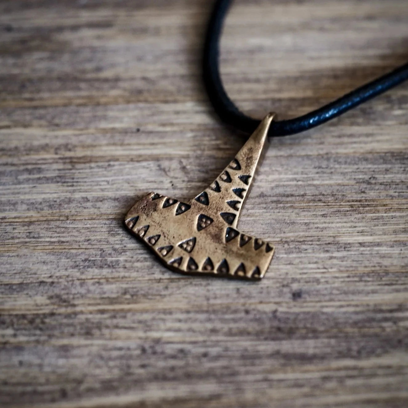 Necklace - Cod hammer with beaten pattern, bronze - Nordlys Viking