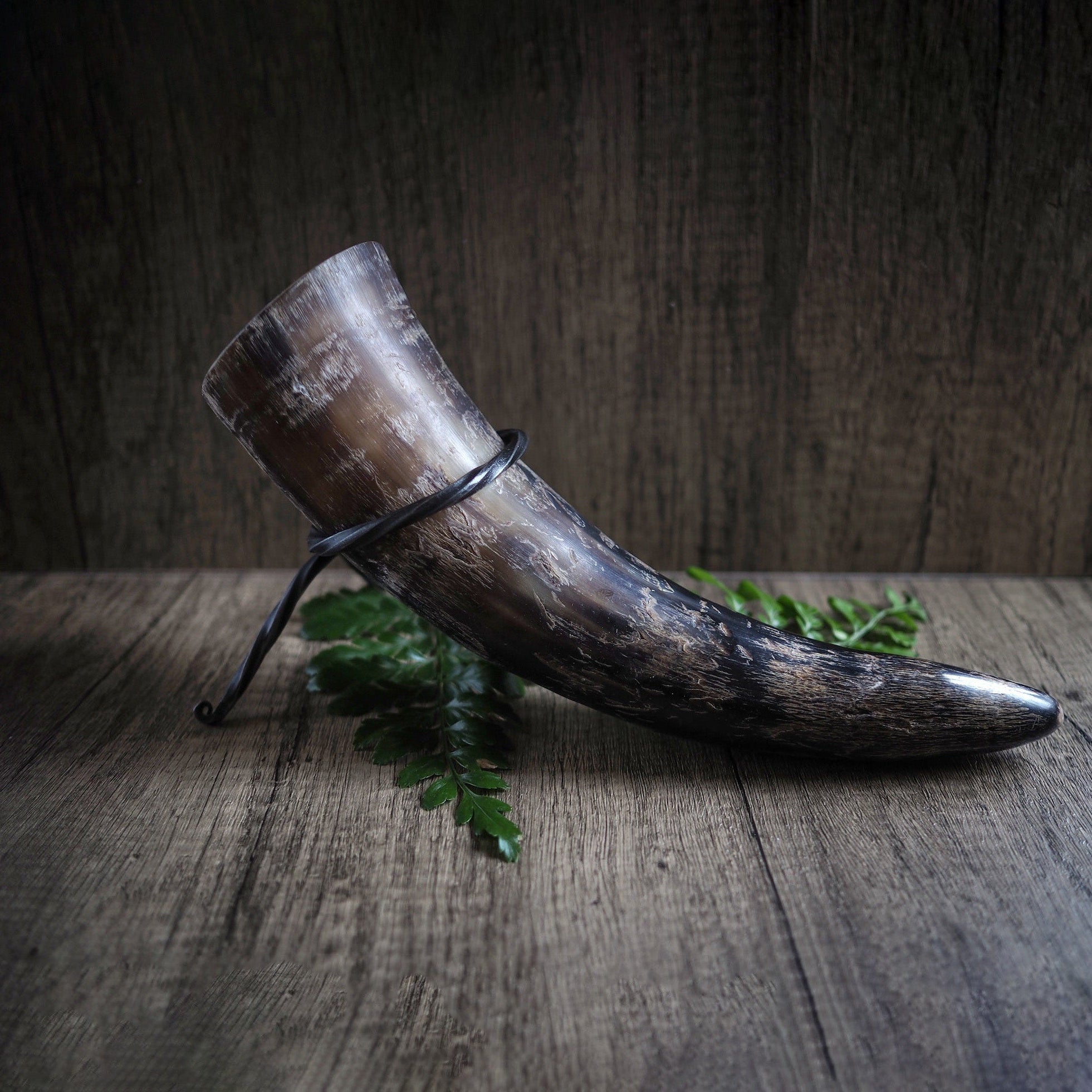 Drinking horn with forged stand, 350 ml